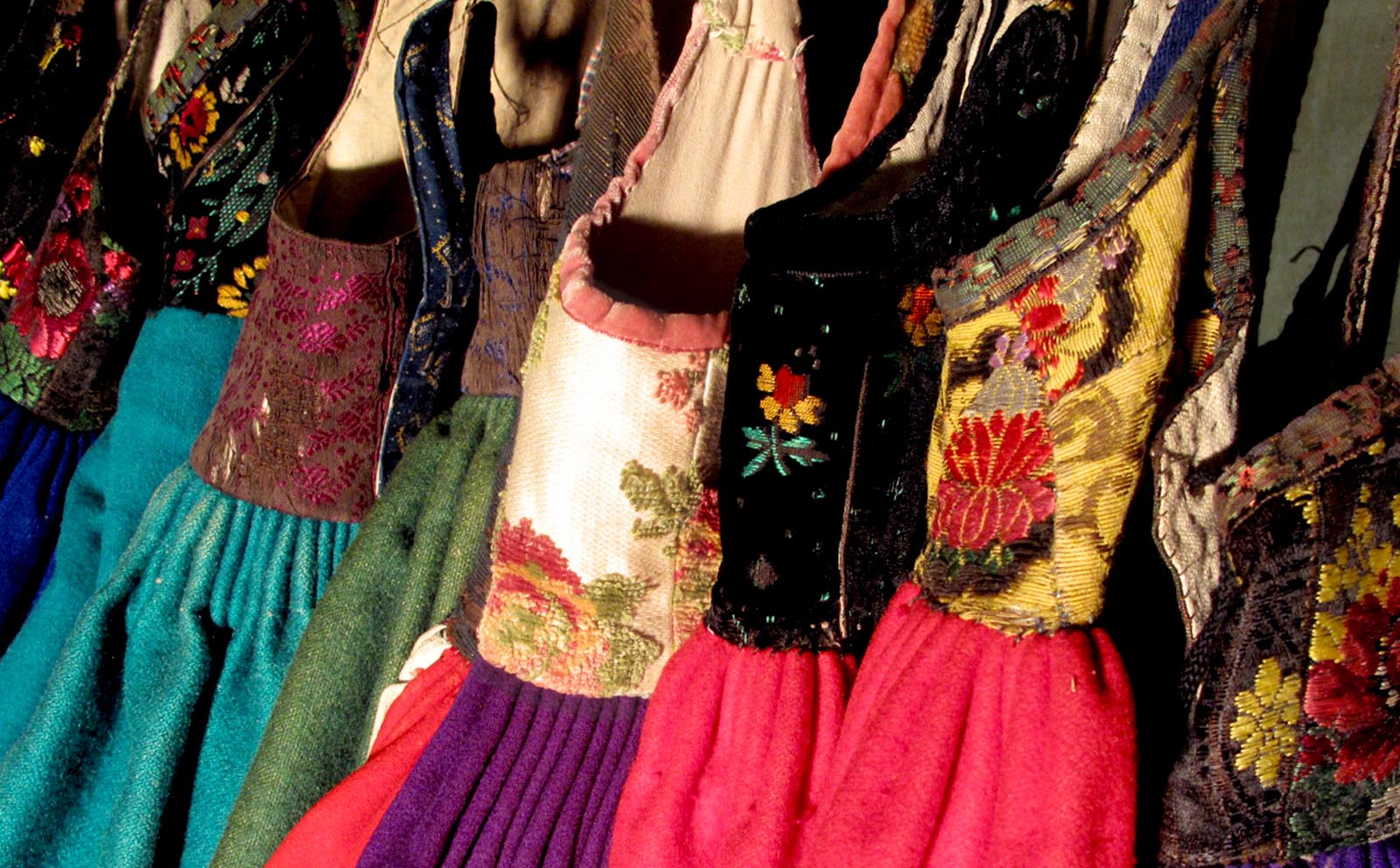 Costume alsacien - Un corselet à géométrie variable (1) - Costumes et ...